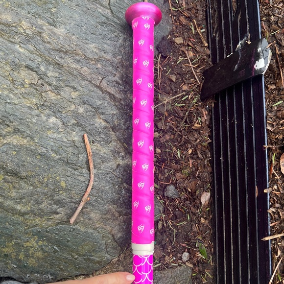 Louisville Slugger | Other | Louisville Pink And Green Softball Bat ...